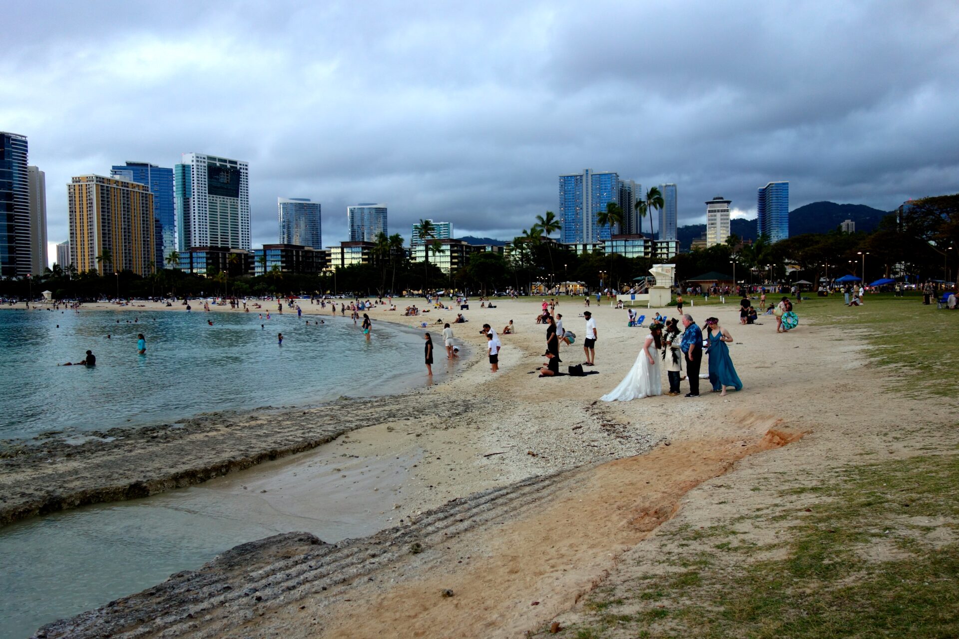 Magic Island, le lagon magique d'Honolulu au coucher de soleil | Lost ...